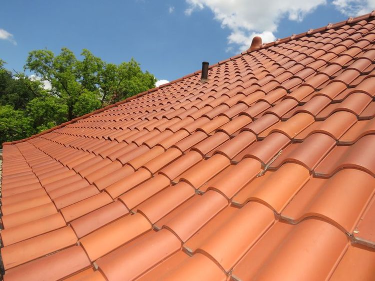 Qual è la differenza tra tegola e coppo? I pro e i contro delle due opzioni